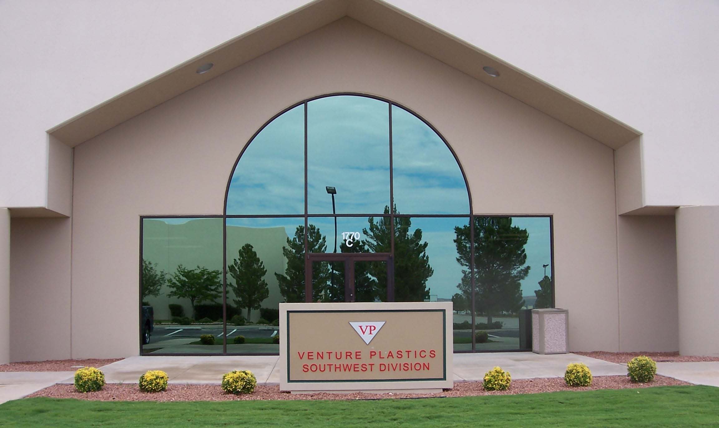 Injection Molding Components and Assemblies | Venture Plastics, Inc.